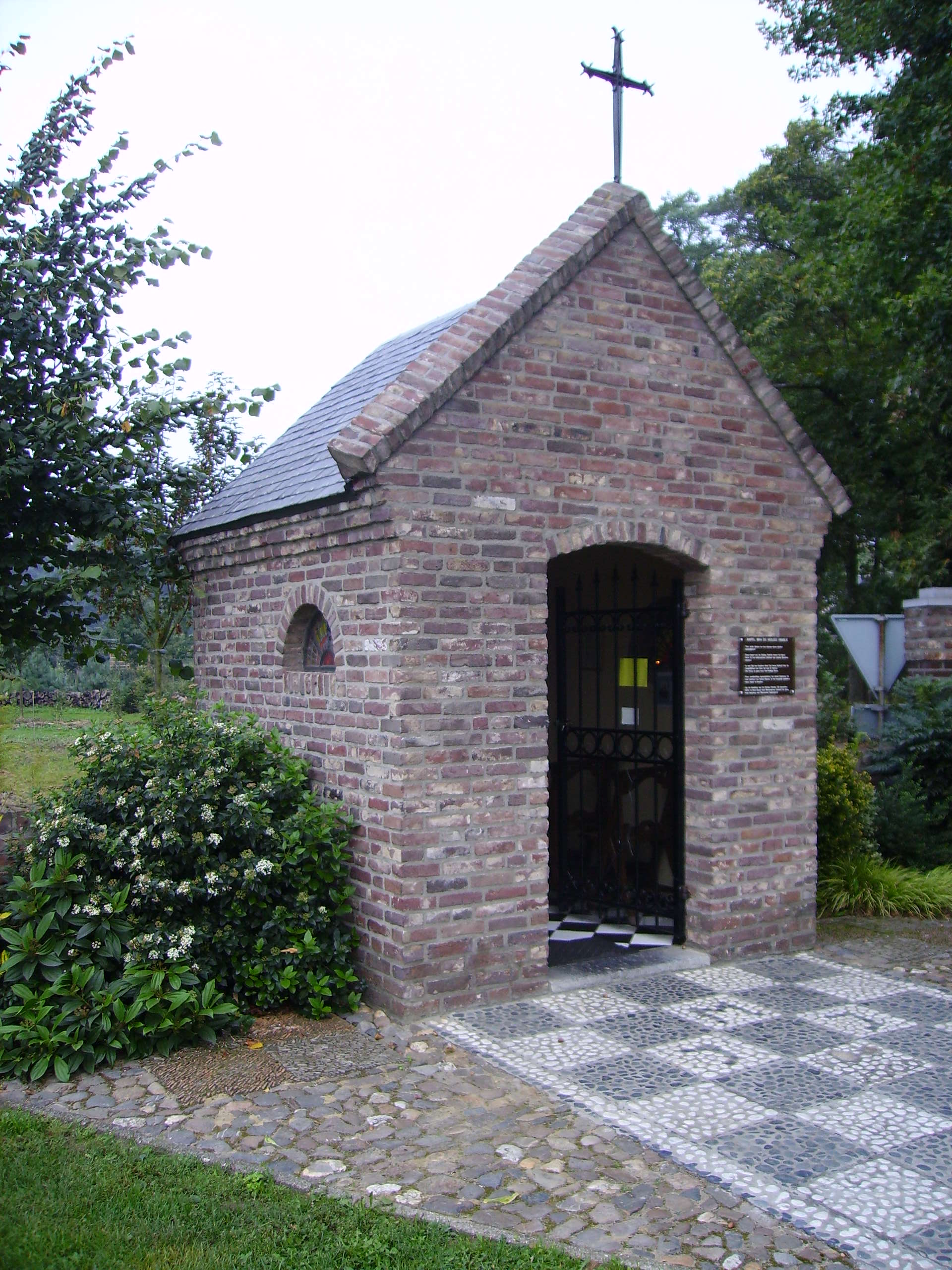 Kapel H. Familie - Stichting Kruisen en Kapellen in Limburg